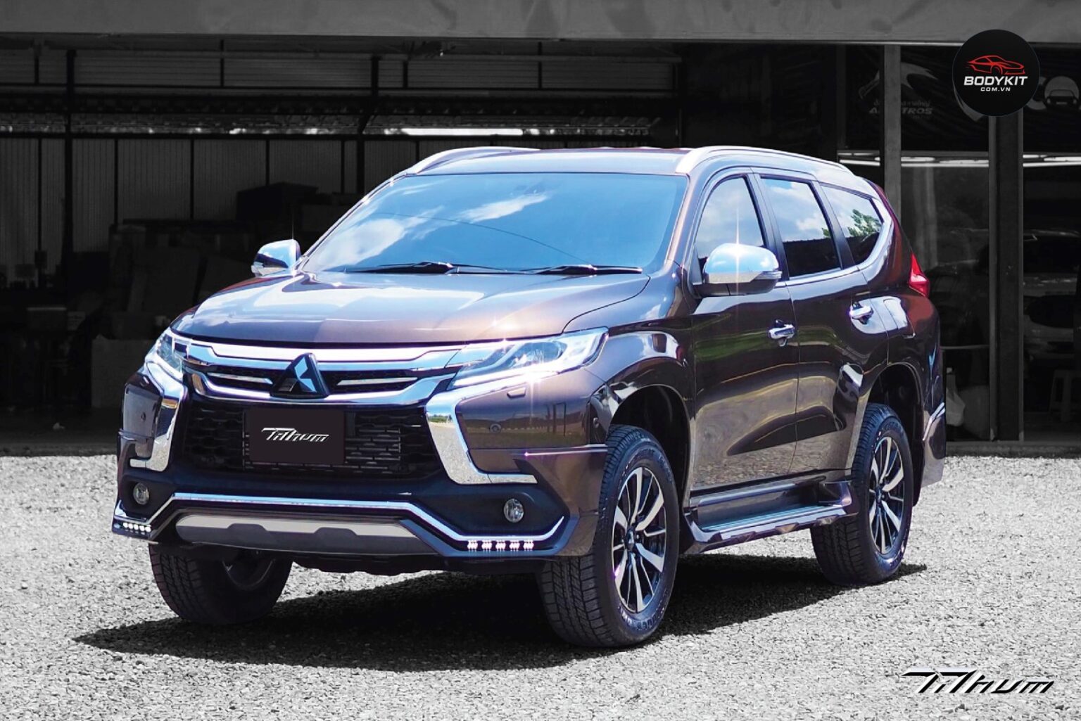 Body kit Mitsubishi Pajero Sport 2020 - 2025 mẫu TITHUM