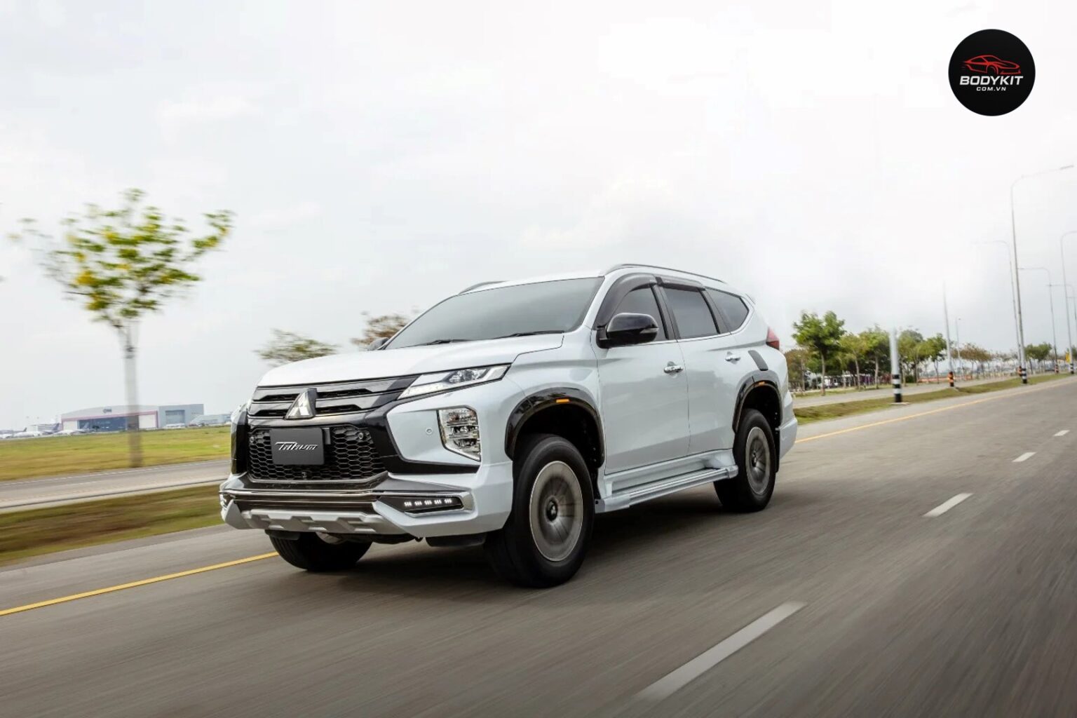 Body kit Mitsubishi Pajero Sport 2020 - 2025 mẫu TITHUM
