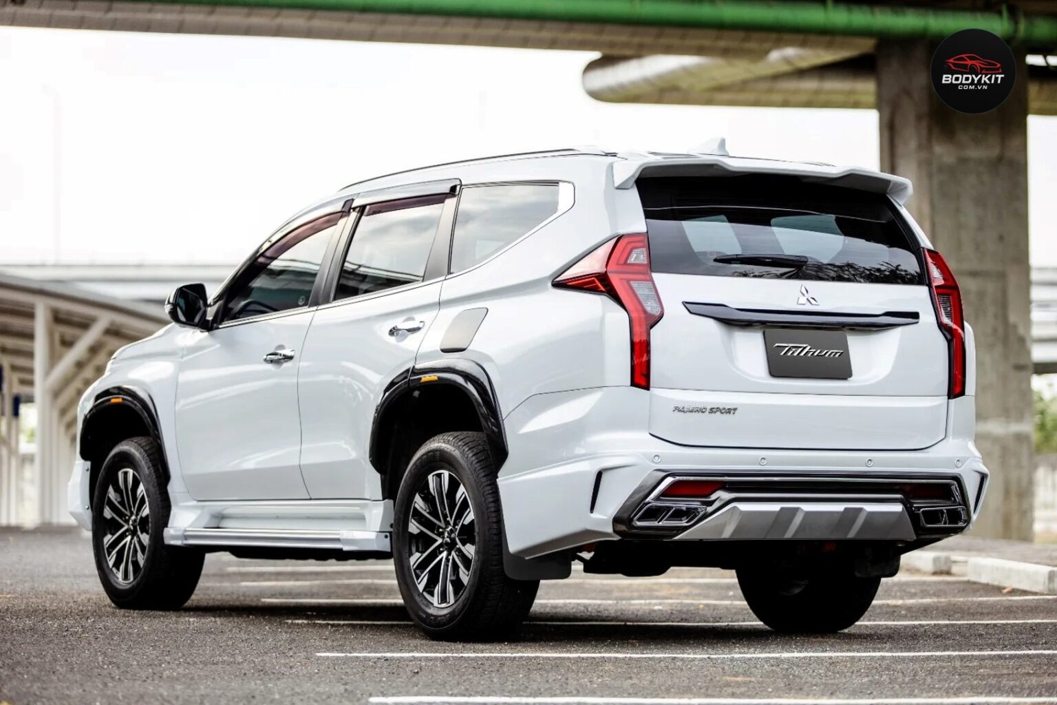 Body kit Mitsubishi Pajero Sport 2020 - 2025 mẫu TITHUM